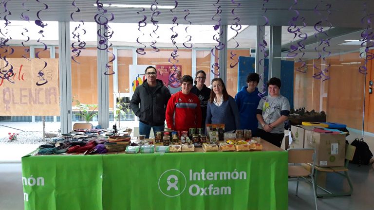 Mercadillo de la ONG Intermón-Oxfam. Diciembre de 2019. – IES LLOIXA